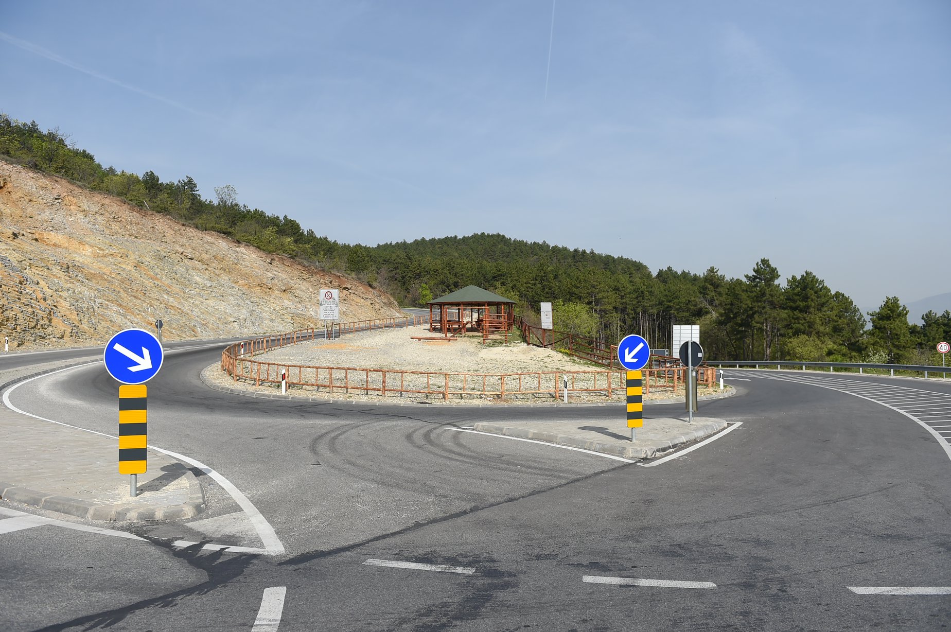 Три млади лица од Турција завршија во болница – излетале со „БМВ“ на ...